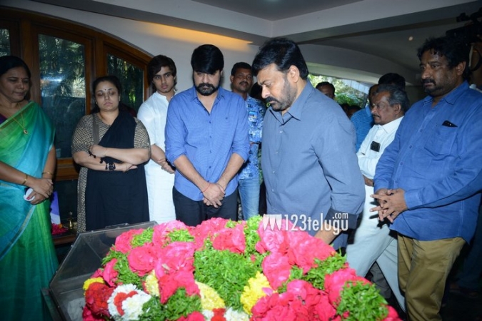 Celebs pay homage to Srikanth's father