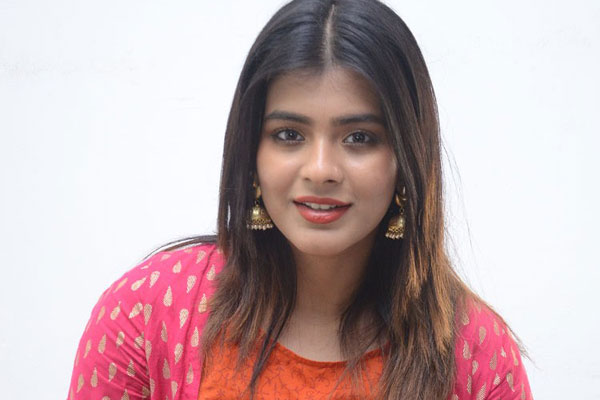 ఇంటర్వ్యూ : హెబ్బా పటేల్ – సినిమా రిలీజైవుతుందటే కొద్దిగా కంగారుగా ఉంది