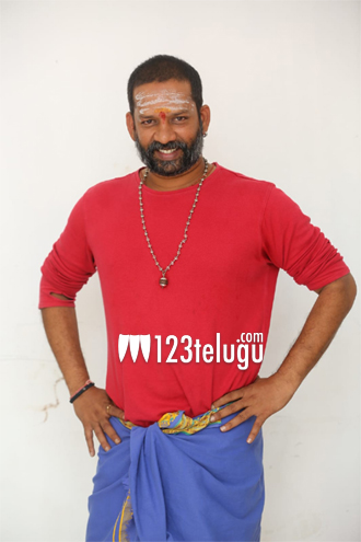 ఇంటర్వ్యూ: "నేను మీకు బాగా కావాల్సినవాడిని" లో హీరోకి స్నేహితుడుగా నటించా - కోరియోగ్రాఫర్ బాబా ...