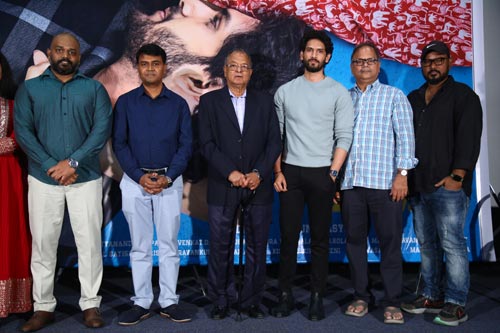 “వాళ్ళిద్దరి మధ్య” స్క్రిప్ట్ అద్భుతంగా ఉంటుంది – హీరో విరాజ్ అశ్విన్