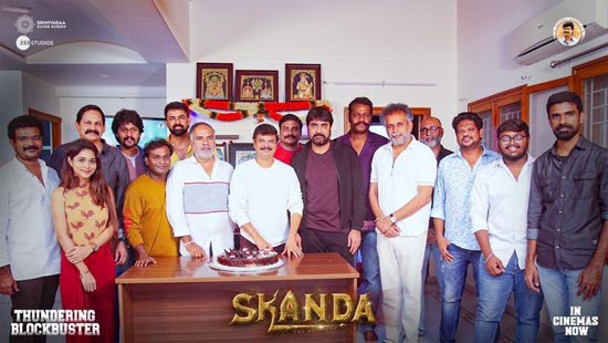 లేటెస్ట్ పిక్స్ : 'స్కంద' టీమ్ గ్రాండ్ సక్సెస్ సెలబ్రేషన్స్